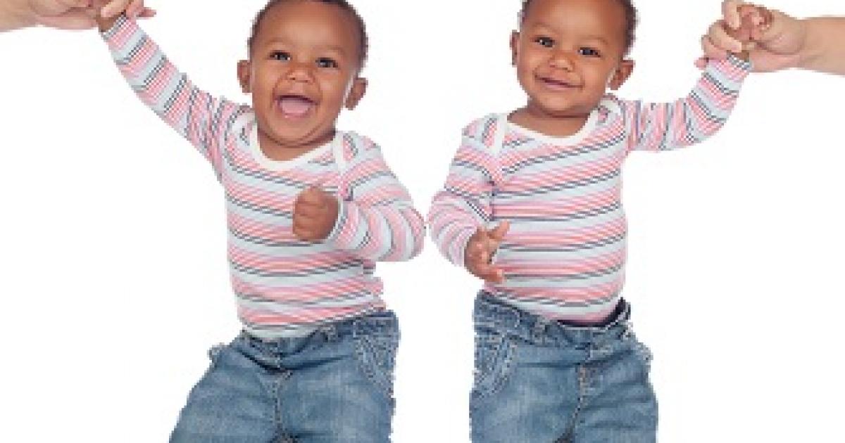 Eeneiige tweelingen nog minder identiek dan gedacht? | NTVG